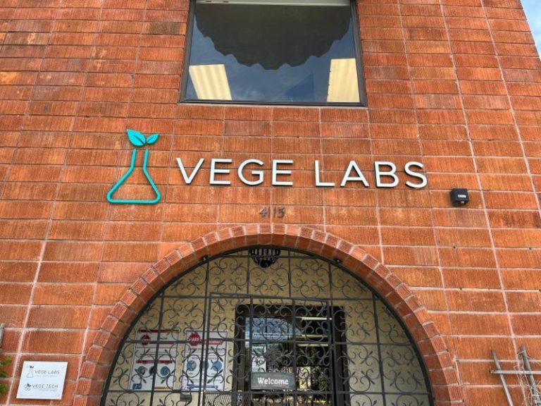 Building Logo Signs In Los Angeles, CA