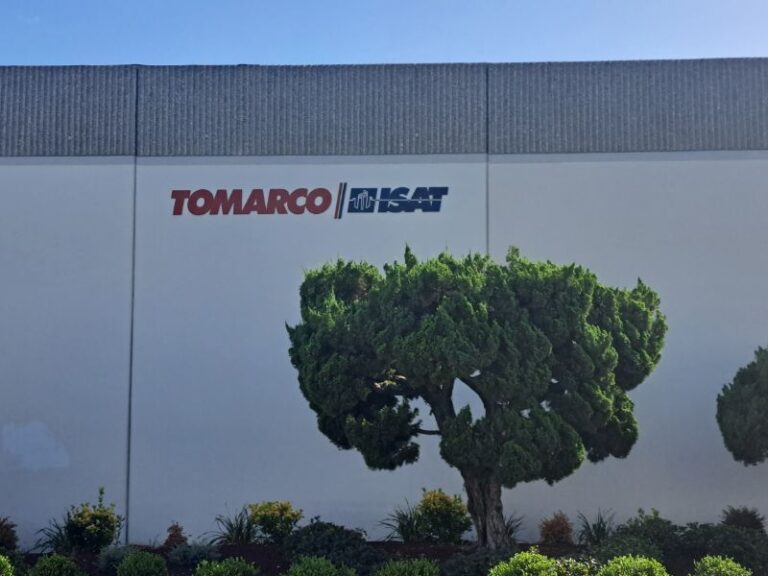 Custom Building Logo Signs For Distribution Centers